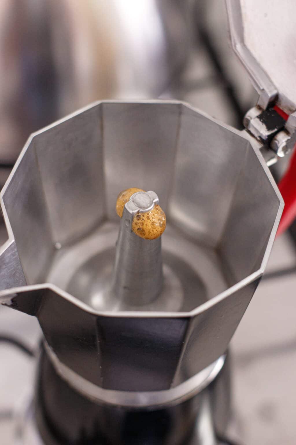 The Best Grind Size For Moka Pot Revealed! - Espresso Insiders